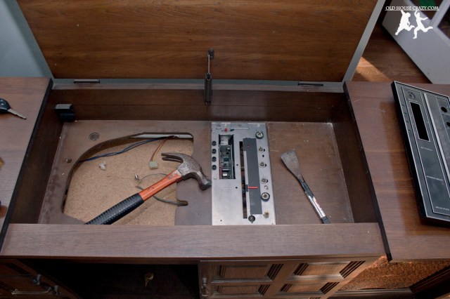 Rebuild and Modernize an Old Stereo Console – DIY | Old House Crazy